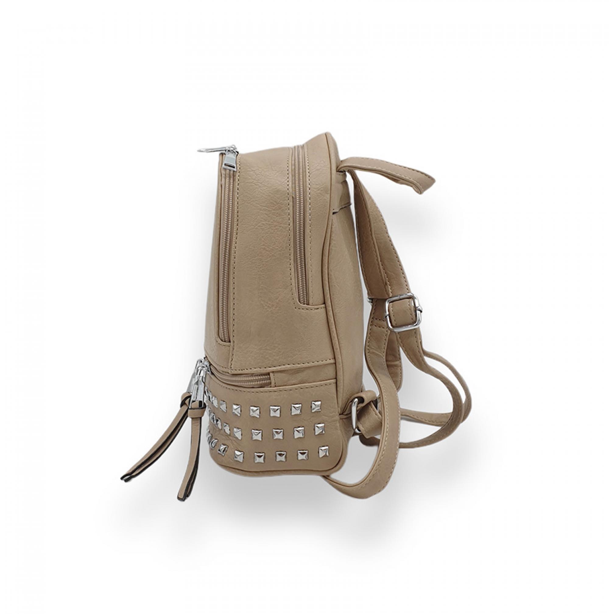 Zainetto borchie beige in ecopelle particolari metallo rhodiato lucido ...